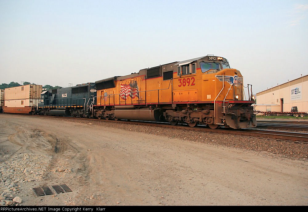 UP 3892 at Santa Fe Jct.